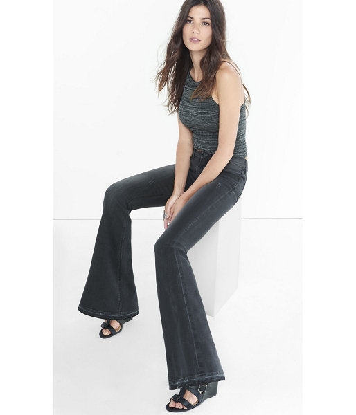 Trend: How To Wear Flared Jeans This Season