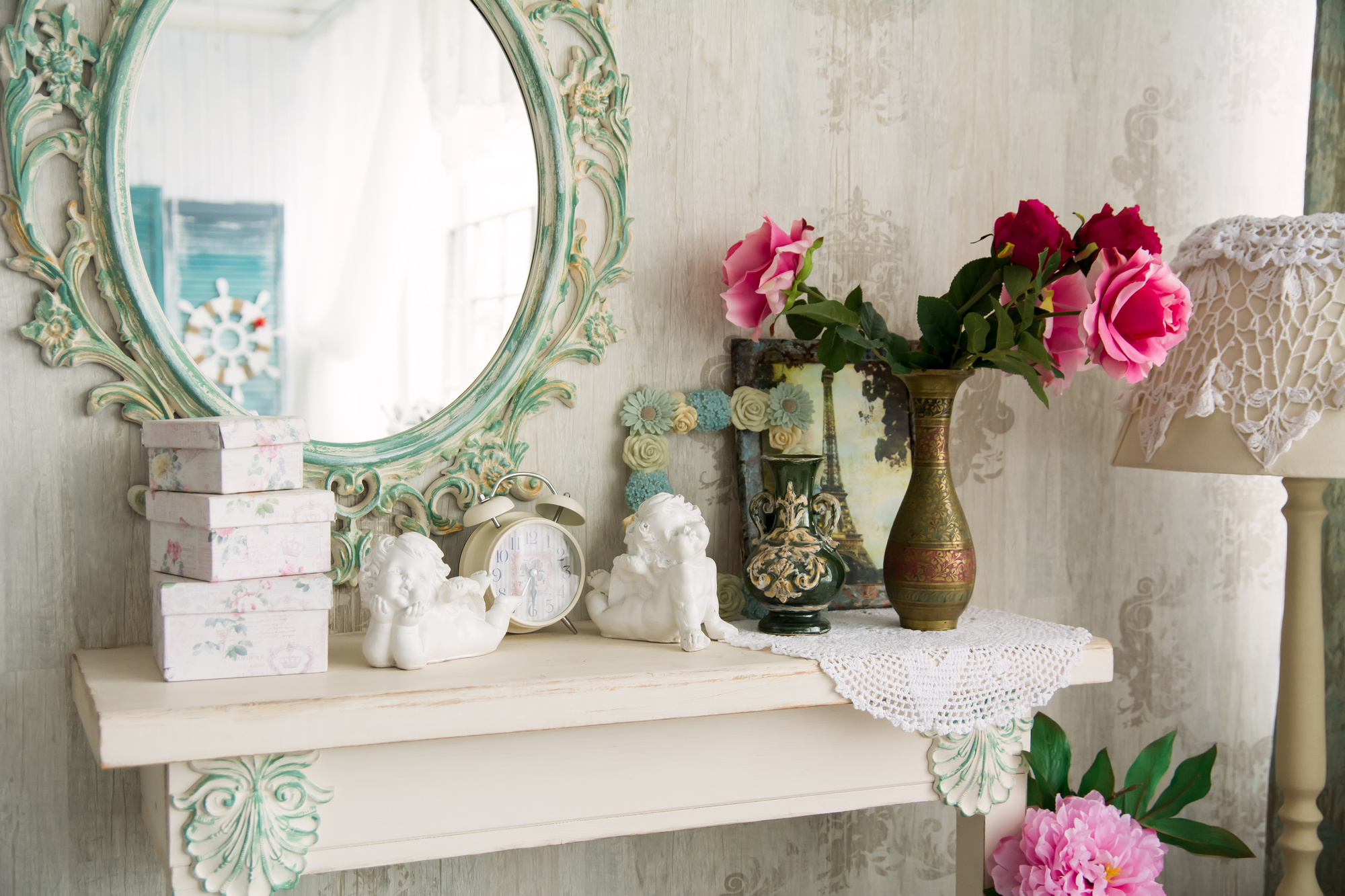 Shabby Chic: 5 Vintage Decor Ideas to Spruce Up Your Home Before the ...